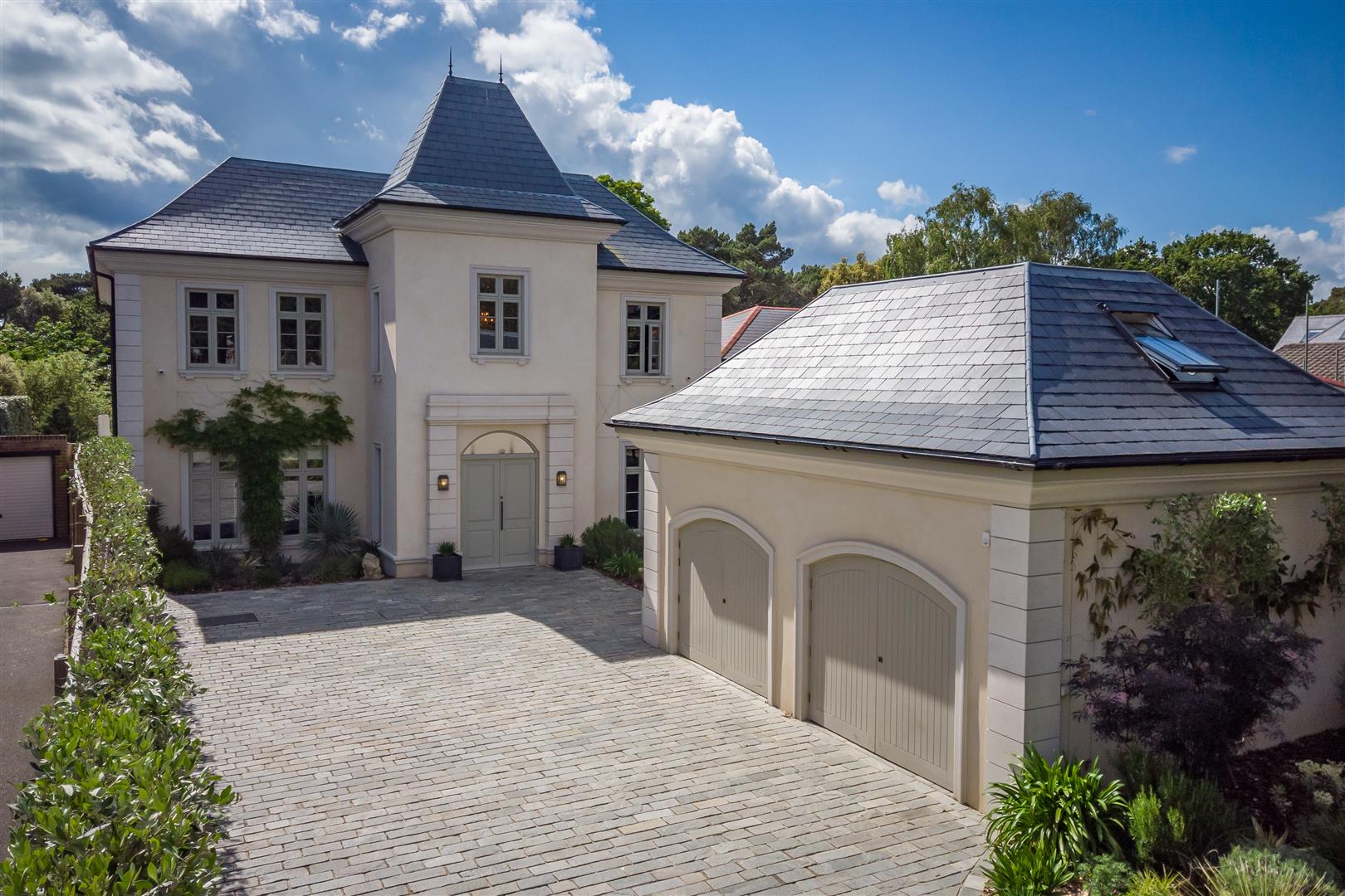 Cliff Drive, Canford Cliffs - Luxury & Prestige